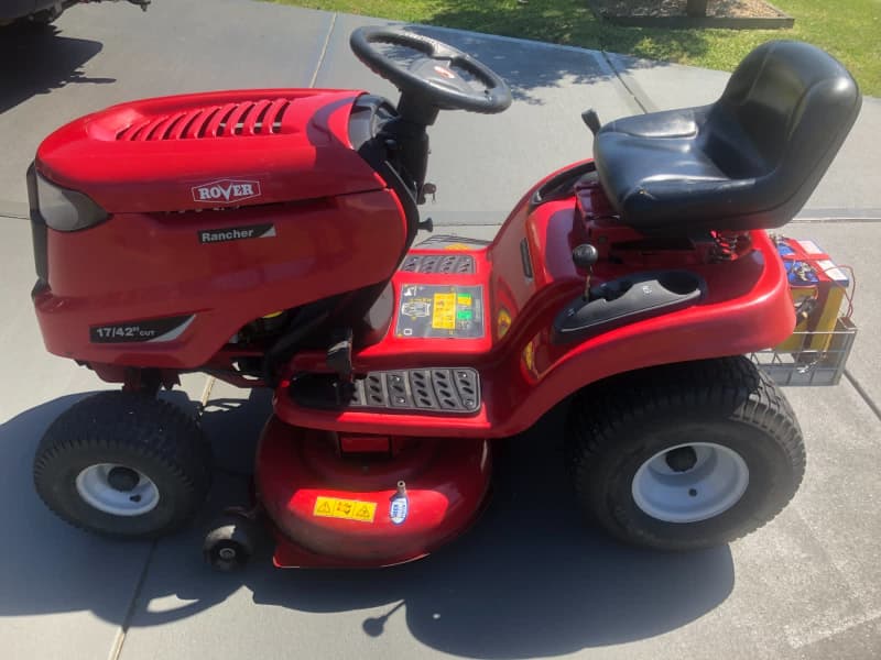 42IN TORO LX423 RIDING LAWN TRACTOR W/REAR BAGGER! 20HP, 48% OFF