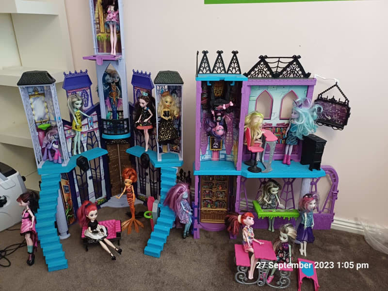 Monster High Doll House Furniture