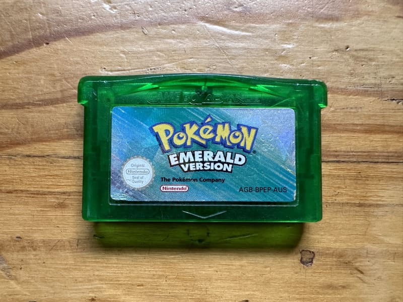 Pokemon Emerald Cartridge