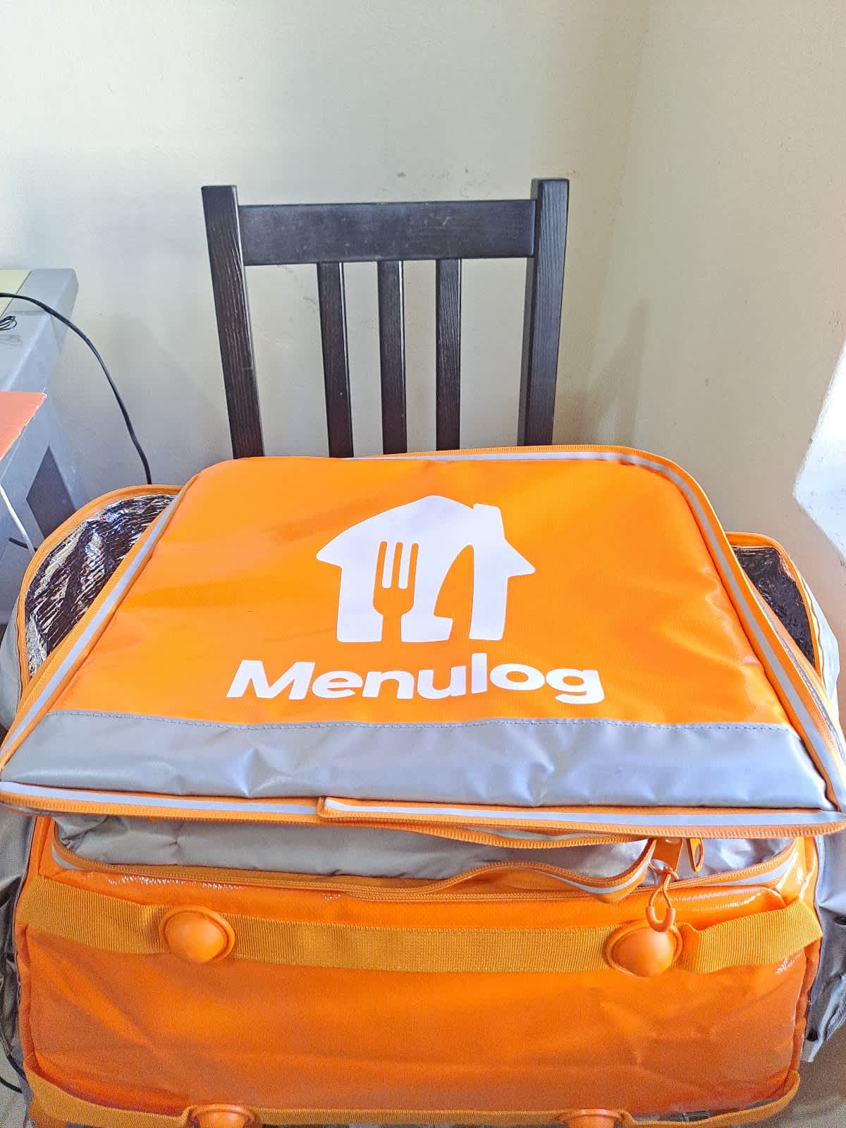 Menulog bag store
