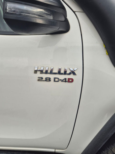 2020 TOYOTA HILUX SR (4x4) 6 SP MANUAL DOUBLE C/CHAS | Cars, Vans ...