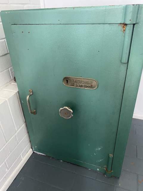 Antique vintage Victoria Safe - Antiques in Slacks Creek QLD | Gumtree ...