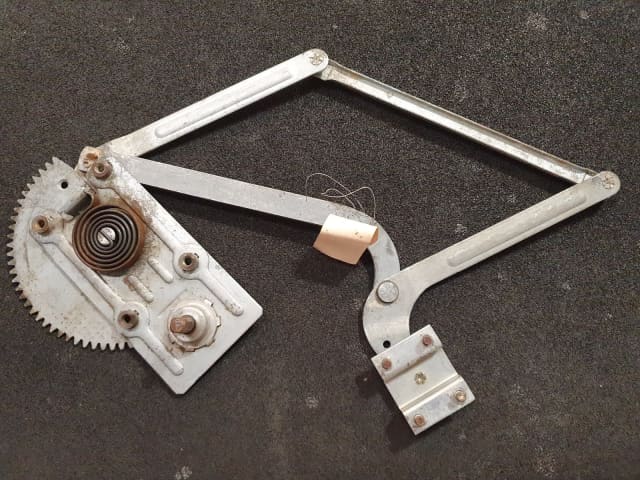 Jaguar E Type window regulators LHS x 2 BD20523, and RHS x 1 BD20522 ...