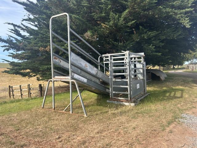 Arrow cattle crush and loading ramp | Livestock | Gumtree Australia ...