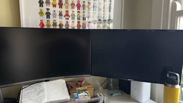 Curved 27 inch Samsung monitor & 27 inch flat screen - Monitors in ...