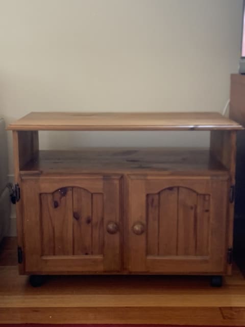 Excellent condition - Solid Pine TV / Entertainment Unit on castors ...