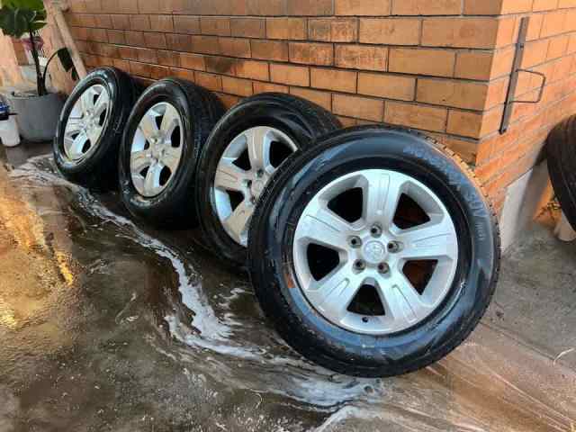 Holden Captiva 17 Inch Alloy Wheels with Excellent Tyres *Delivery ...