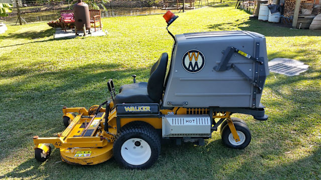 2017 Walker Zero Turn Ride On Mower MT 25i-11 - Lawn Mowers in Ningi ...
