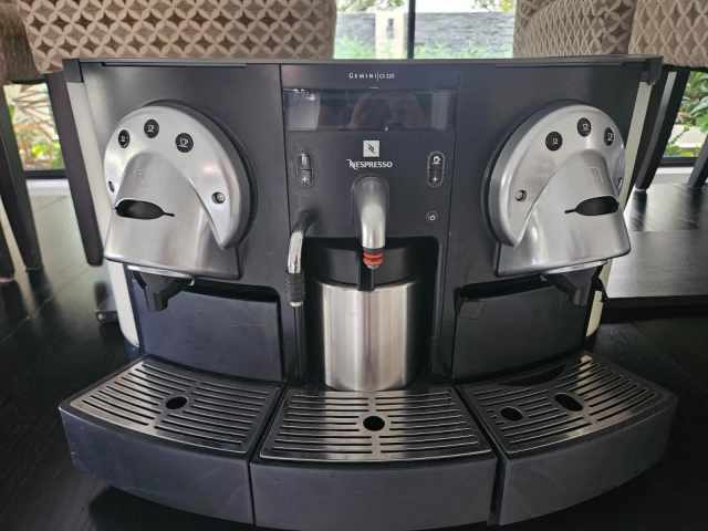 NESPRESSO CS220 commercial coffee machine - Coffee Machines in ...