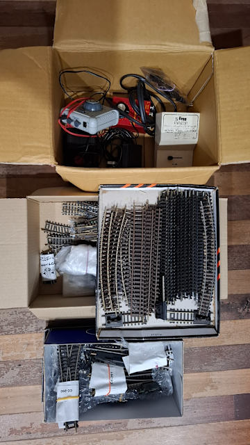 Track, points, & train controllers for HO OO electric model trains ...