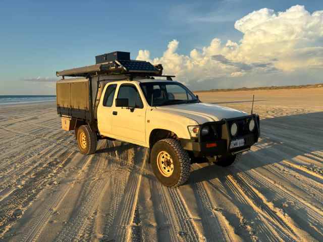 2004 TOYOTA HILUX (4x4) 5 SP MANUAL C/CHAS | Cars, Vans & Utes ...