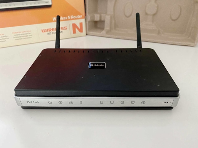 D-Link Wireless N Router in original package and excellent condition ...