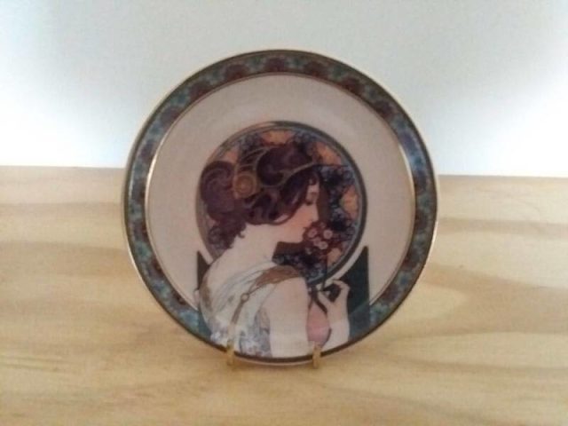 Lovely Mucha Plate with Pre-Raphaelite Design - Collectables in Moss ...
