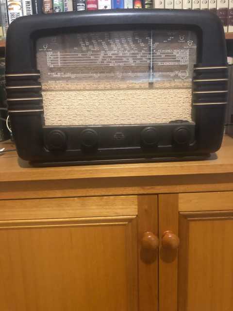 Old Bakelite valve radio - Mullard good condition in working order ...