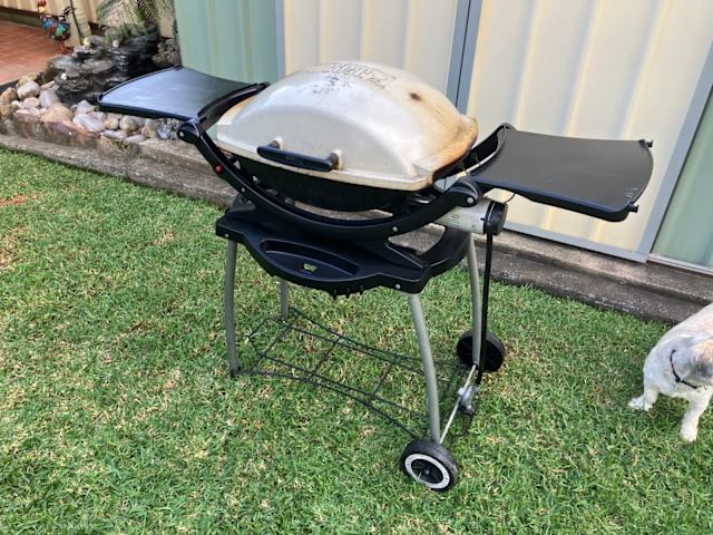 WEBER Q MEDIUM BBQ WITH FOLDABLE TROLLEY CLEANED READY TO COOK $130 ...
