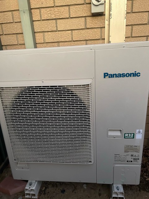 2YR OLD PANASONIC 6 zone REVERSE CYCLE - Air Conditioning & Heating in ...