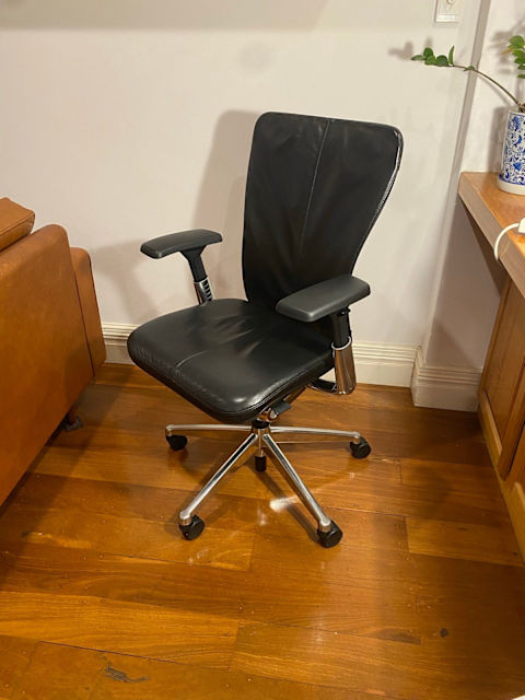 Haworth Zody ($3,044NEW) ergonomic office desk chair - Office Chairs in ...