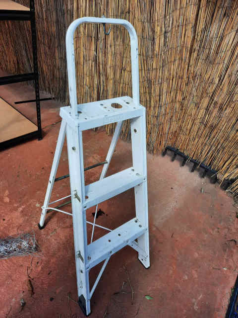 Metal 3 Step Foldable Step Ladder size see photo 80cm floor to top ste ...