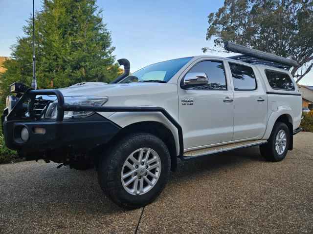 2013 TOYOTA HILUX SR5 (4x4) 5 SP MANUAL DUAL CAB P/UP | Cars, Vans ...
