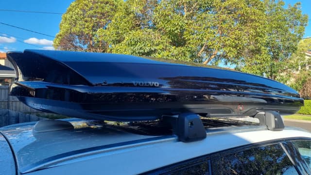 Thule Roof Box/Pod - Dynamic 900 - As new, high gloss - Volvo original ...