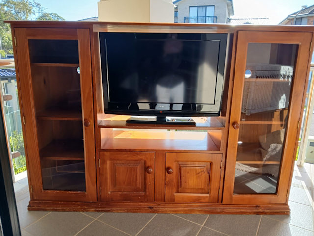 TV Unit/Display includes working 32 inch Flatscreen TV - Entertainment ...