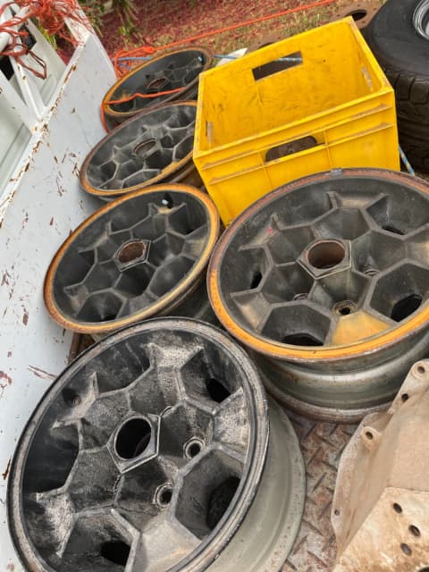 Holden HX LE Monaro HZ GTS Factory Honeycomb Mag Wheels o481094190 ...
