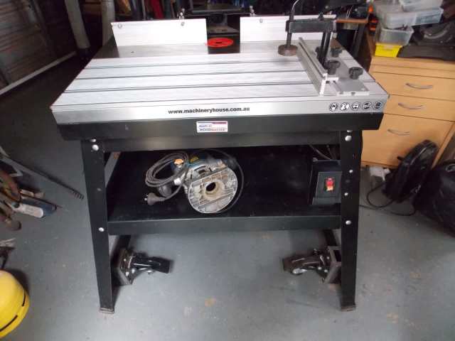 ROUTER TABLE WITH SLIDING TOP AND ROUTER - Power Tools in Northmead NSW ...