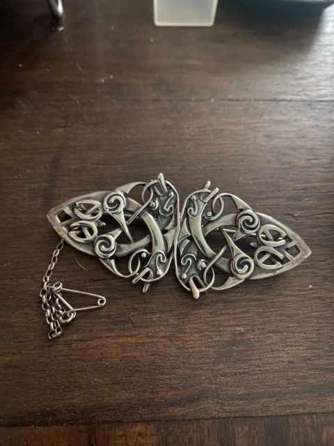 GENUINE STERLING SILVER BROOCH WITH ALL HALLMARKS AND SAFETY CHAIN ...