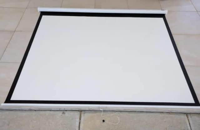 As New - 100 inch Manual Pull Down Projector Screen - Home Theatre ...