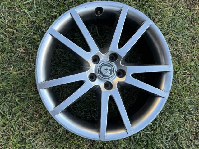 VZ HSV R8 RIM 19/8 | Wheels, Tyres & Rims | Gumtree Australia Wyndham ...