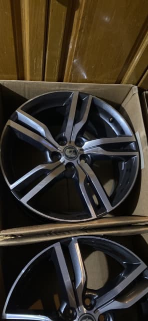Vf hsv gts clubsport gto senator genuine rims | Wheels, Tyres & Rims ...