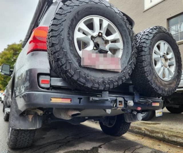 TOYOTA LANDCRUSIER KAYMAR TWIN WHEEL CARRIERS LC200 DUAL WHEEL CARRIER ...