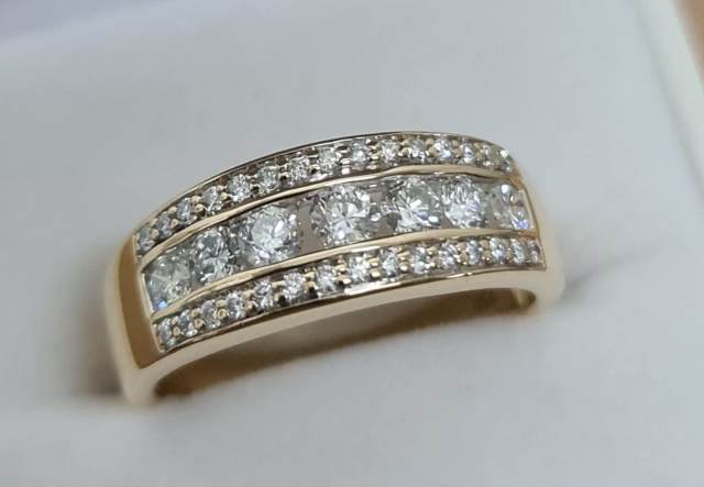 Genuine 18K Gold Ring Round Brilliant Cut Diamond 0.7ct w/Cert - Women ...