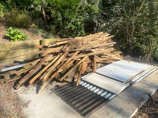 Cedar timber. Colorbond roofing. PVC pipes. - Building Materials in ...