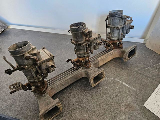 Tripple Stromberg carburettors holden hr torana 186 red motor | Engine ...