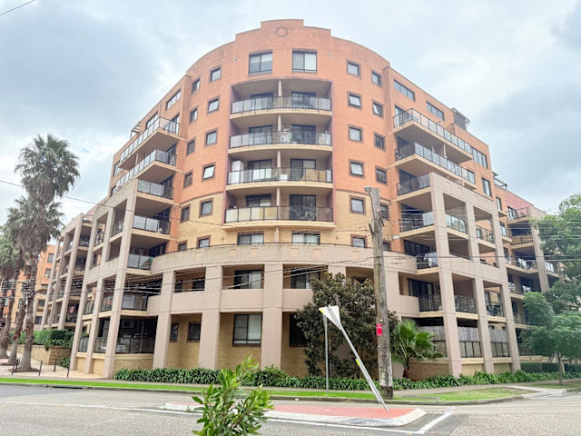 EXCELLENT CONDITION & 2 BEDROOM APARTMENT LOCATED @ LIDCOMBE CENTRE ...