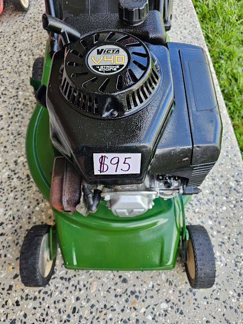 MOWER VICTA V40. 4 STROKE OHV ENGINE. - Lawn Mowers in Wishart QLD ...