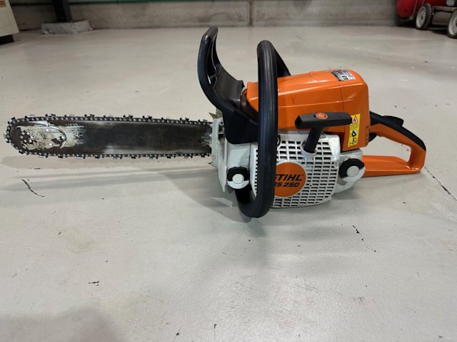 STIHL MS 250 CHAINSAW - SECOND HAND - Garden Tools in Hoppers Crossing ...