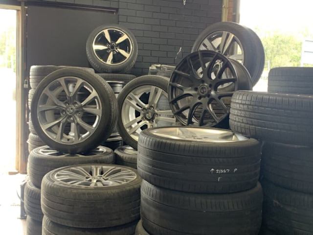 Holden commodore wheels | Wheels, Tyres & Rims | Gumtree Australia Gold ...