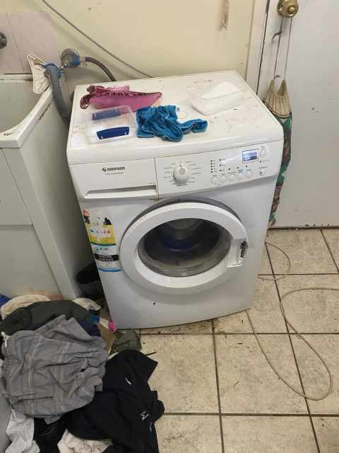 Free Simpson washing machine - Washing Machines & Dryers in Dicky Beach ...