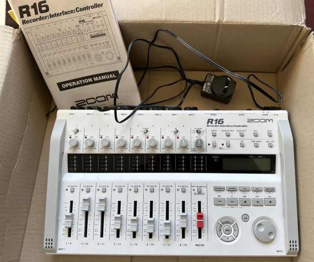 ZOOM R16 USB AUDIO INTERFACE DIGITAL MULTITRACK RECORDER CONTROLLER ...