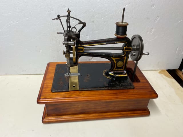 RARE ANTIQUE HURTU FRENCH CAST IRON HAND CRANK SEWING MACHINE | Other ...