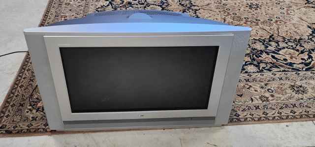 CRT TV - LG Flatron 32 inch television - retro gaming beast! - TVs in ...