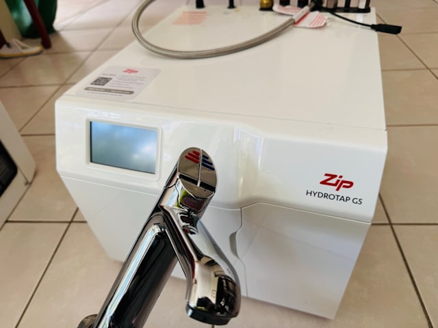Zip G5 BC60 chilled boiling hydrotap with tap water system 4 years war ...