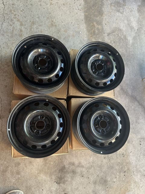 Mitsubishi lancer GLI 2000 model Genuine Mitsubishi steel wheels ...