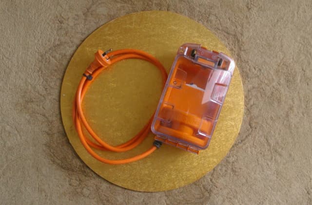 AMPFIBIAN RV-PLUS - 15A TO 10A CARAVAN POWER ADAPTOR | Caravan ...