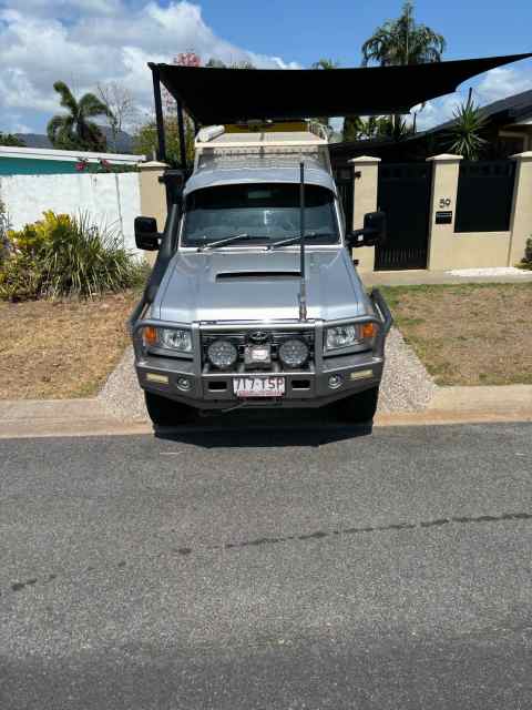 2014 TOYOTA LANDCRUISER GXL (4x4) 5 SP MANUAL DOUBLE C/CHAS | Cars ...