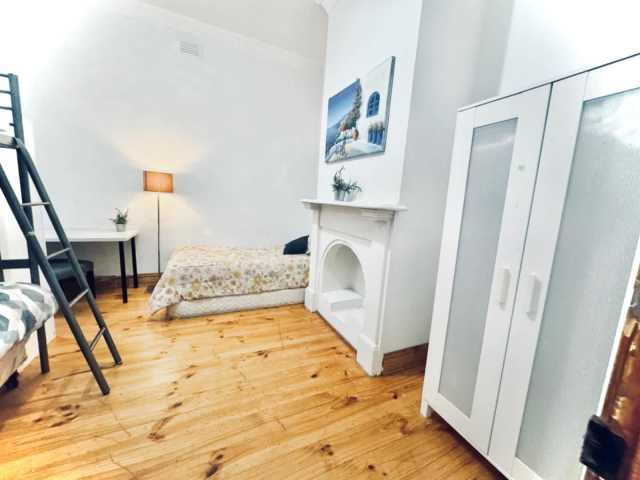 Inner citY 1 min to tram 57 free bills elegant clean room tram 1 min ...