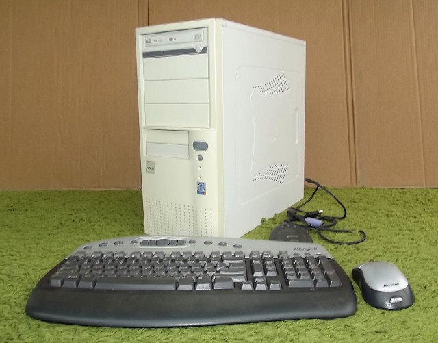 Retro PC Intel P4, 1Gb RAM, 160Gb HDD Mouse & KB Windows XP - Desktops ...