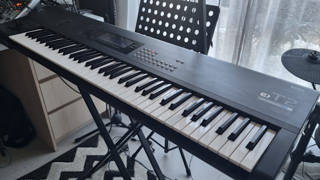 Korg T2 Workstation Synth + Hardcase - Keyboards & Pianos in Beenleigh ...